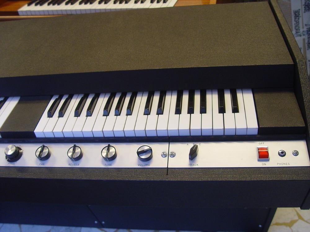 Mellotron Mark V – Out Of Phase