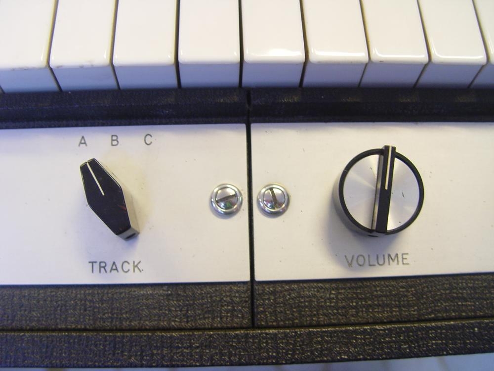 Mellotron Mark V – Out Of Phase