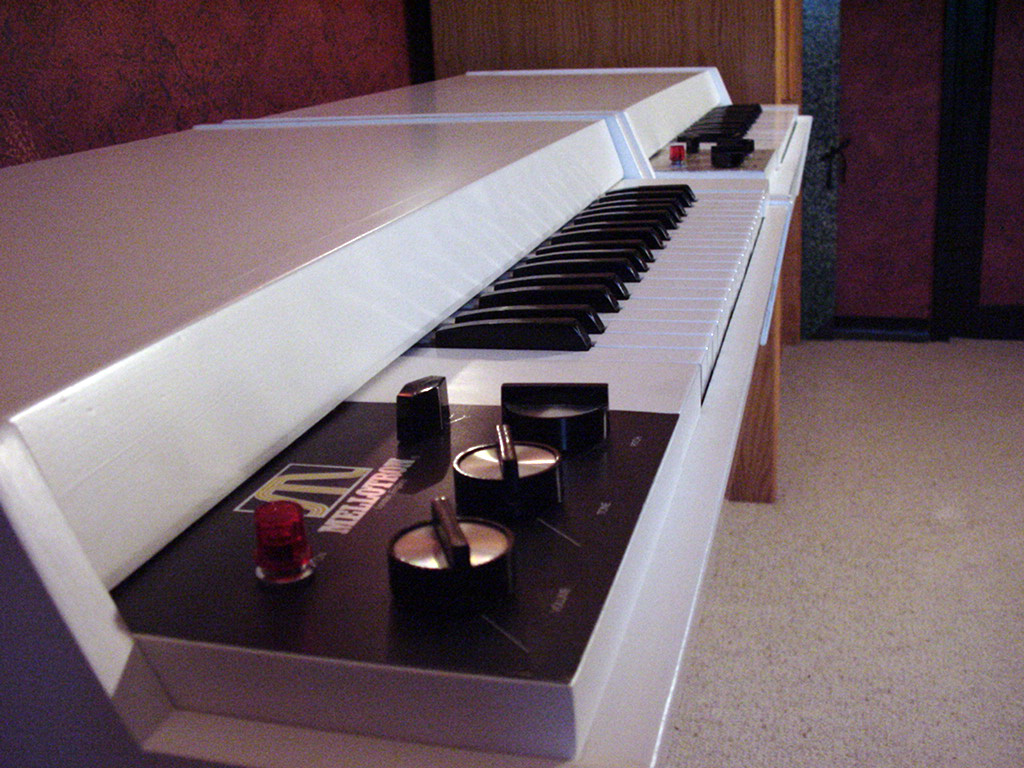 Mellotron M400 – Out Of Phase
