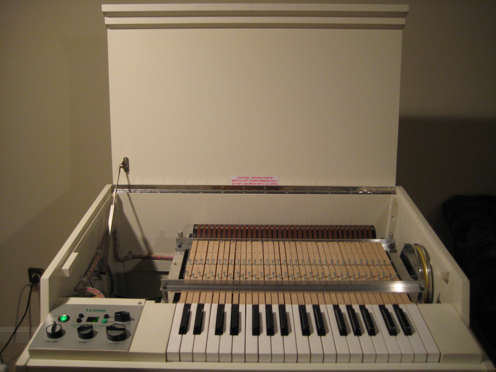 M4000 – Out Of Phase