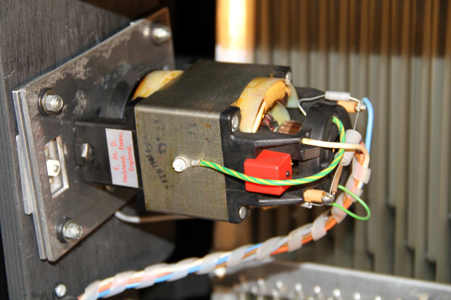 Novatron T550 – Out Of Phase