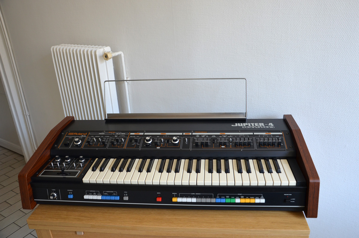 Roland Jupiter 4 – Out Of Phase
