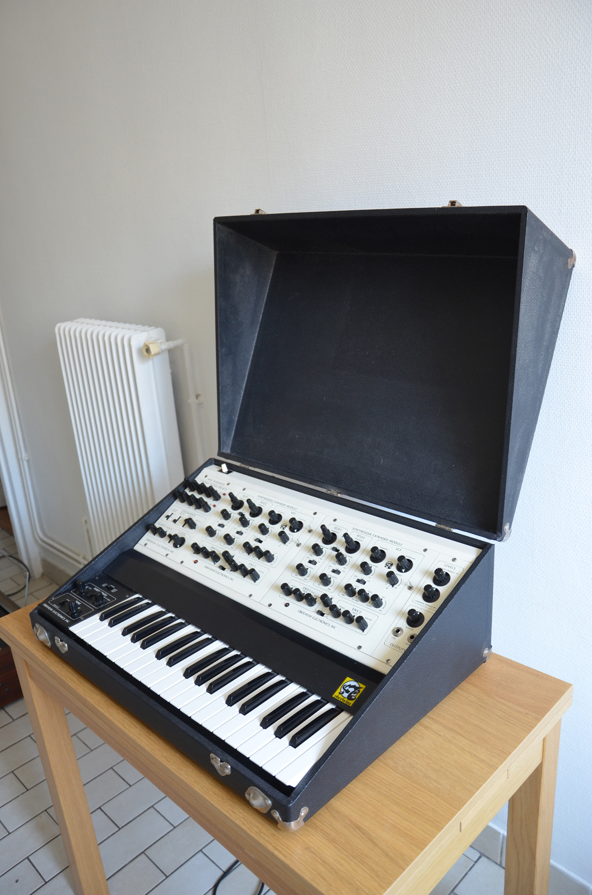 Oberheim 2 Voice TVS-1A - Out Of Phase