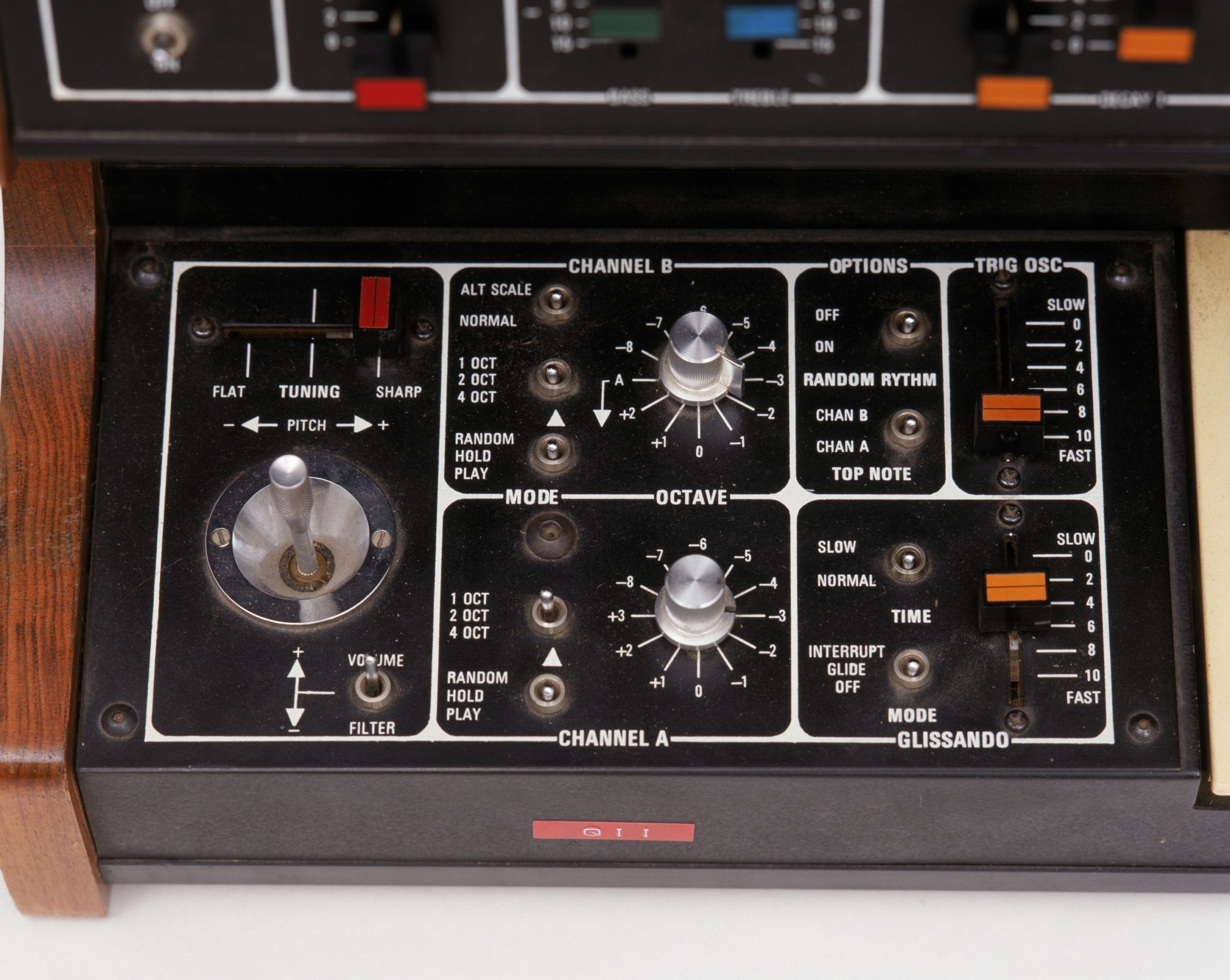 Qasar – Out Of Phase