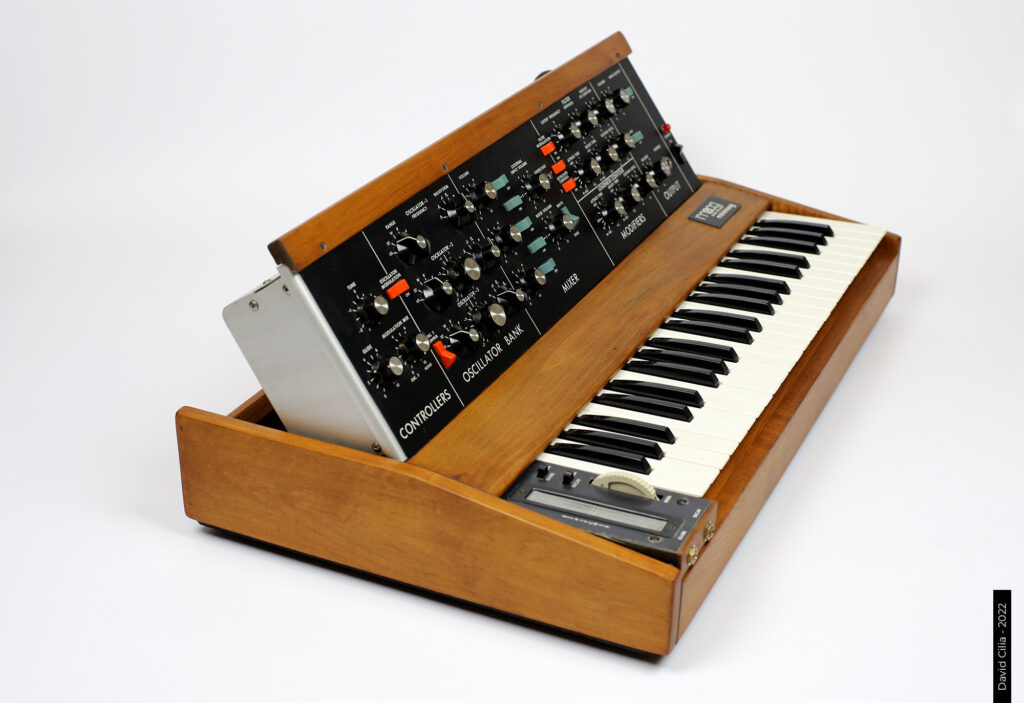 Minimoog – Out Of Phase